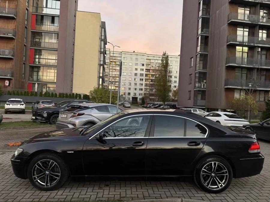 Black BMW 730 2008 in Riga, with an engine capacity of 3.00 L and mileage of 324 thousand km for 4490 €, photo 4 on AUTOMOTO.COM.LV