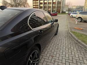 Black BMW 730 2008 in Riga, with an engine capacity of 3.00 L and mileage of 324 thousand km for 4490 €, photo 7 on AUTOMOTO.COM.LV