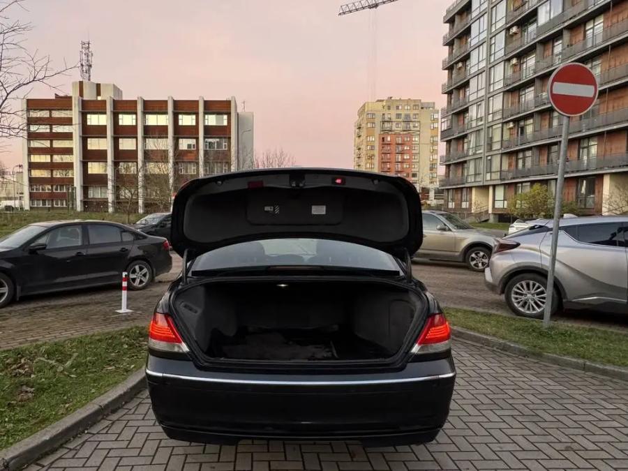 Black BMW 730 2008 in Riga, with an engine capacity of 3.00 L and mileage of 324 thousand km for 4490 €, photo 9 on AUTOMOTO.COM.LV
