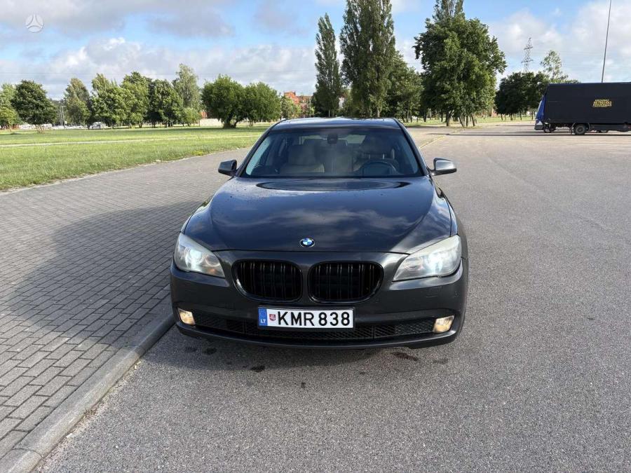 Black BMW 730 2008 in Klaipeda, with an engine capacity of 2.99 L and mileage of 399 thousand km for 6800 €, photo 1 on AUTOMOTO.COM.LV