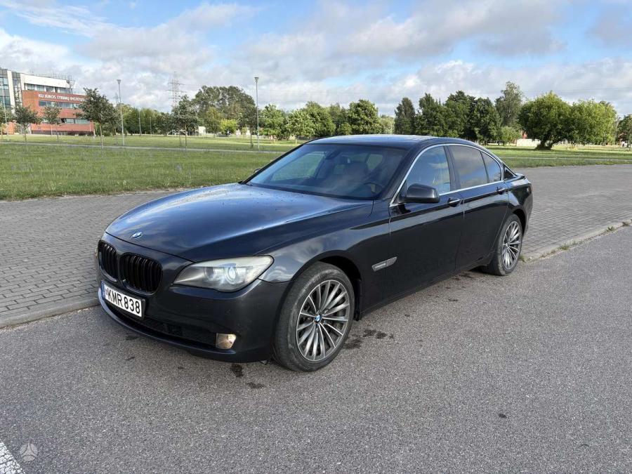 Black BMW 730 2008 in Klaipeda, with an engine capacity of 2.99 L and mileage of 399 thousand km for 6800 €, photo 4 on AUTOMOTO.COM.LV