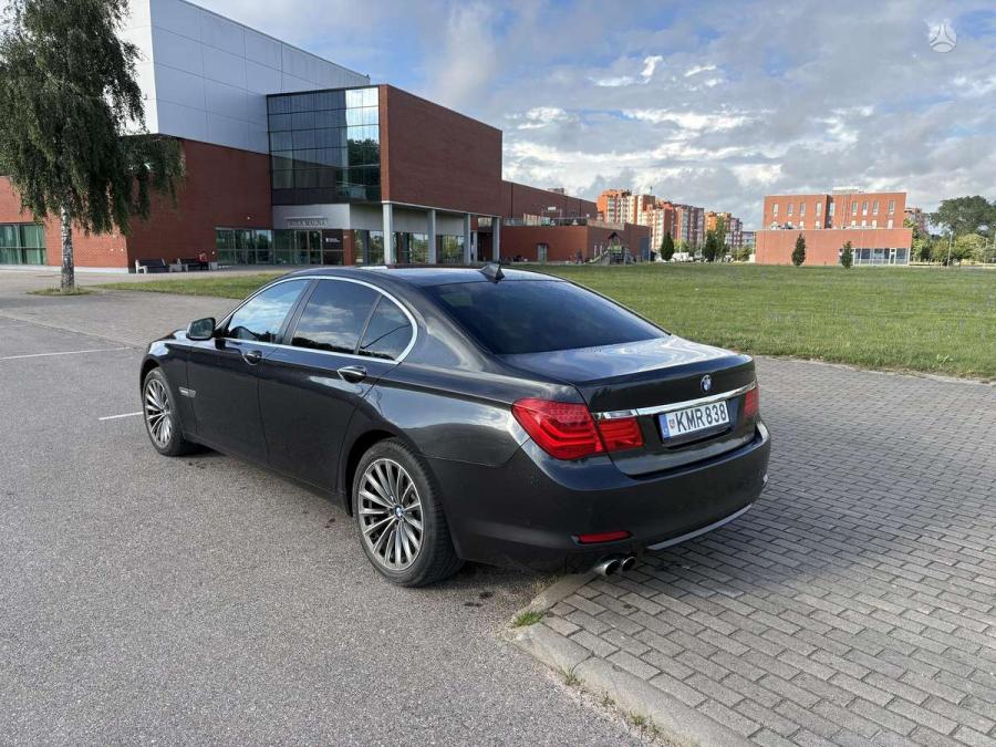 Black BMW 730 2008 in Klaipeda, with an engine capacity of 2.99 L and mileage of 399 thousand km for 6800 €, photo 6 on AUTOMOTO.COM.LV
