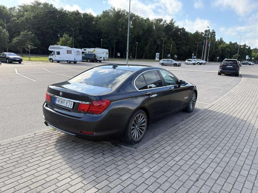Black BMW 730 2008 in Klaipeda, with an engine capacity of 2.99 L and mileage of 399 thousand km for 6800 €, photo 8 on AUTOMOTO.COM.LV