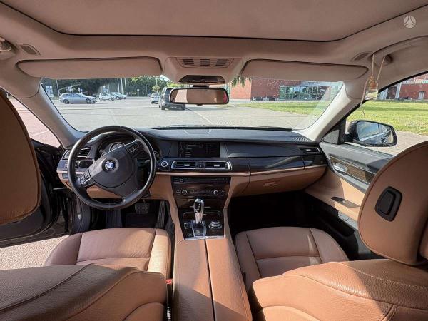 Black BMW 730 2008 in Klaipeda, with an engine capacity of 2.99 L and mileage of 399 thousand km for 6800 €, photo 10 on AUTOMOTO.COM.LV