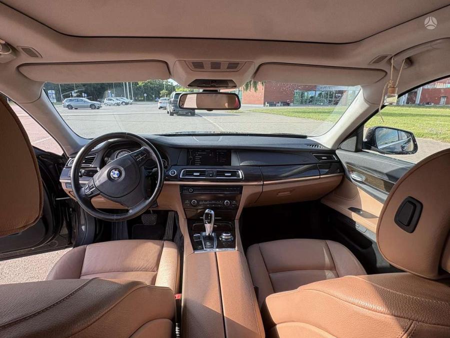 Black BMW 730 2008 in Klaipeda, with an engine capacity of 2.99 L and mileage of 399 thousand km for 6800 €, photo 11 on AUTOMOTO.COM.LV