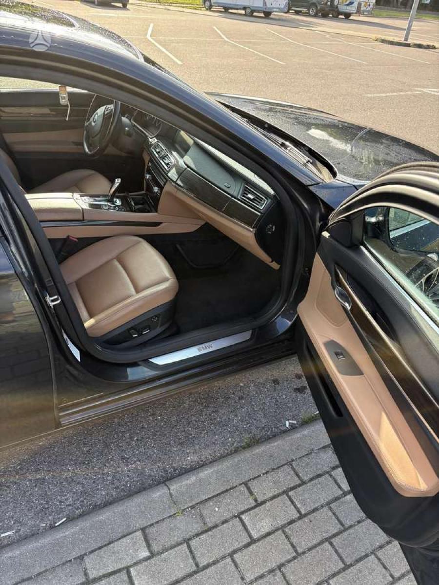 Black BMW 730 2008 in Klaipeda, with an engine capacity of 2.99 L and mileage of 399 thousand km for 6800 €, photo 14 on AUTOMOTO.COM.LV