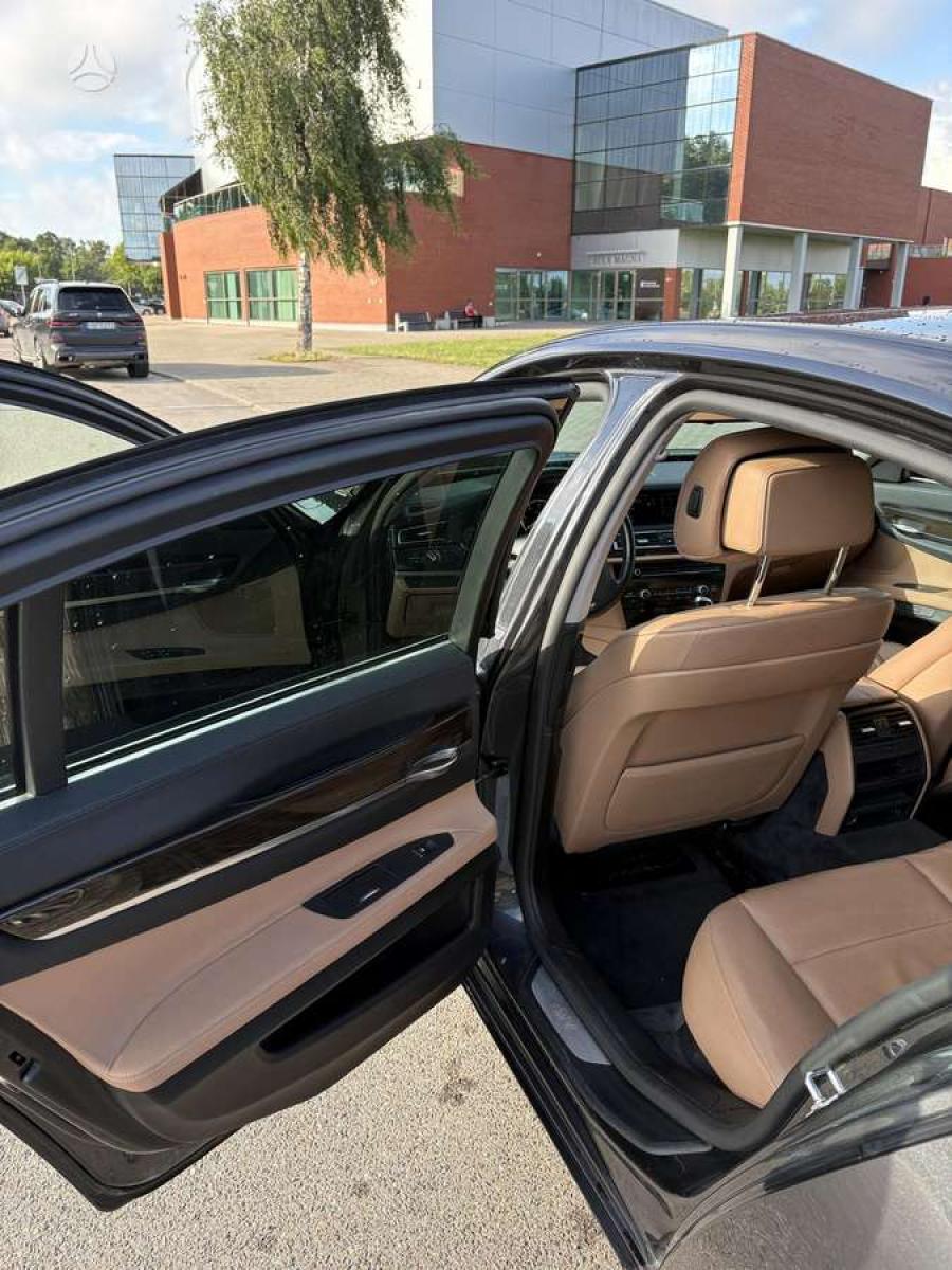 Black BMW 730 2008 in Klaipeda, with an engine capacity of 2.99 L and mileage of 399 thousand km for 6800 €, photo 15 on AUTOMOTO.COM.LV
