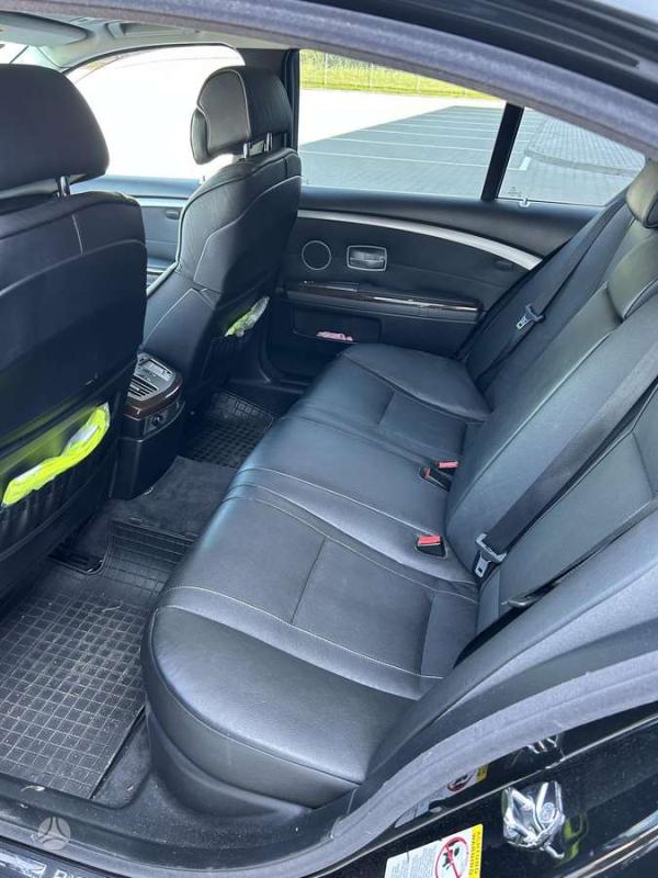 Black BMW 730 2008 in Ukmerge, with an engine capacity of 3.00 L and mileage of 269 thousand km for 5999 €, photo 8 on AUTOMOTO.COM.LV