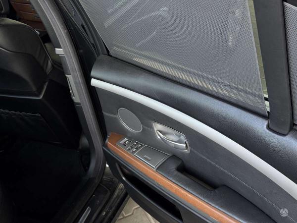 Black BMW 730 2008 in Vilnius, with an engine capacity of 2.99 L and mileage of 349 thousand km for 5400 €, photo 10 on AUTOMOTO.COM.LV