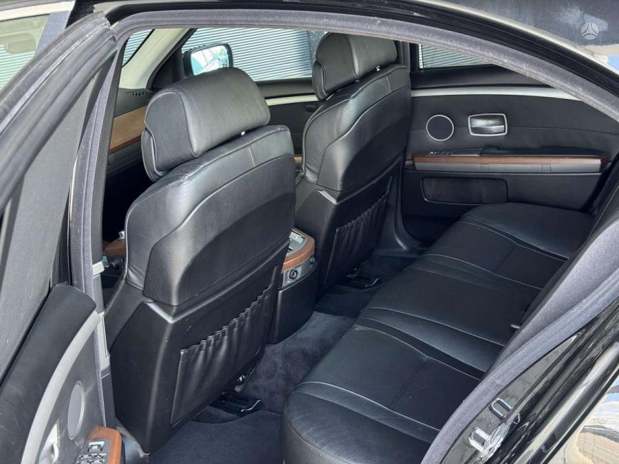 Black BMW 730 2008 in Vilnius, with an engine capacity of 2.99 L and mileage of 349 thousand km for 5400 €, photo 13 on AUTOMOTO.COM.LV