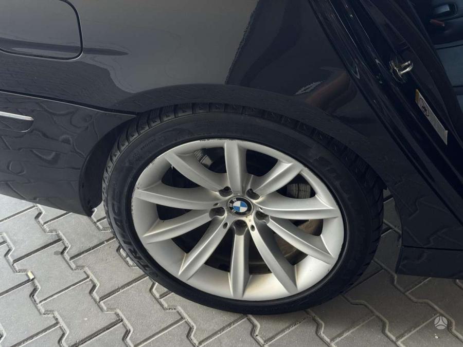 Black BMW 730 2008 in Vilnius, with an engine capacity of 2.99 L and mileage of 349 thousand km for 5400 €, photo 15 on AUTOMOTO.COM.LV