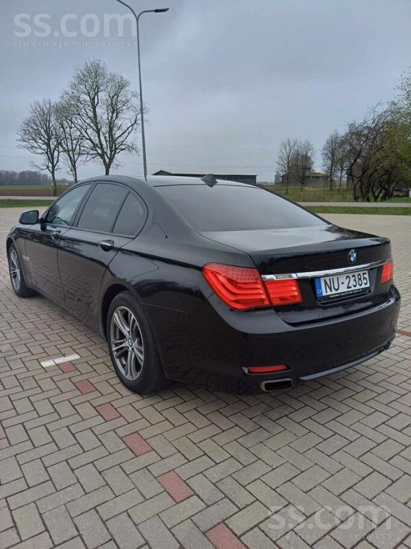 Black BMW 730 2009 in Cesis, with an engine capacity of 3.00 L and mileage of 353 thousand km for 5500 €, photo 2 on AUTOMOTO.COM.LV