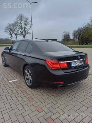 Black BMW 730 2009 in Cesis, with an engine capacity of 3.00 L and mileage of 353 thousand km for 5500 €, photo 2 on AUTOMOTO.COM.LV