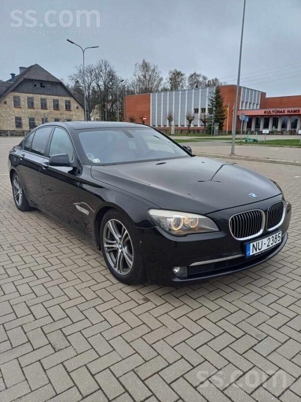 Black BMW 730 2009 in Cesis, with an engine capacity of 3.00 L and mileage of 353 thousand km for 5500 €, photo 4 on AUTOMOTO.COM.LV