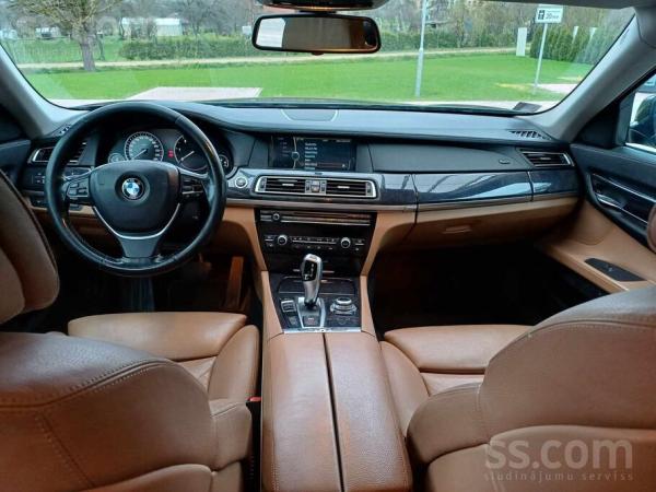 Black BMW 730 2009 in Cesis, with an engine capacity of 3.00 L and mileage of 353 thousand km for 5500 €, photo 5 on AUTOMOTO.COM.LV