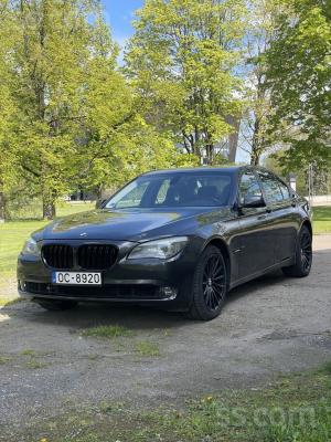 Melns BMW 730 2009 Rēzekne, ar dzinēja tilpumu 3.00 L un nobraukumu 390 tūkst. km par 10500 €, foto 1 vietnē AUTOMOTO.COM.LV