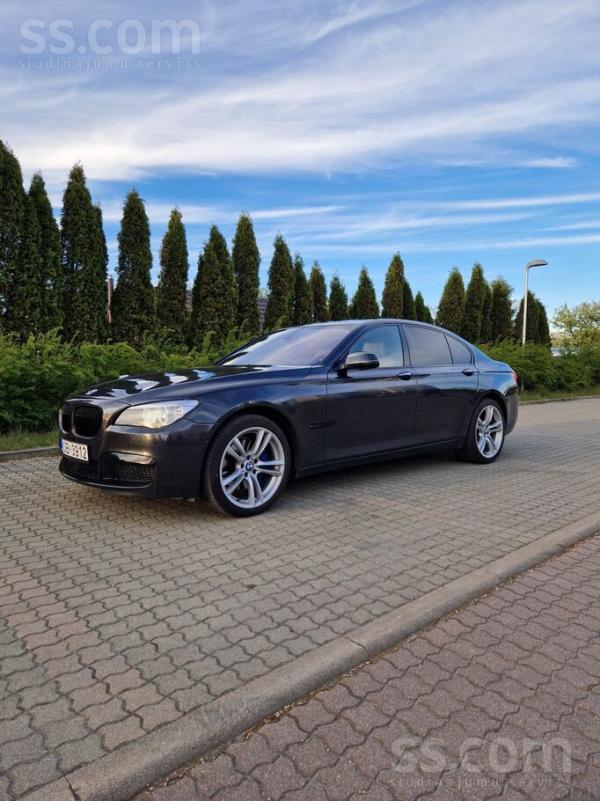Black BMW 730 2009 in Jelgava, with an engine capacity of 3.00 L and mileage of 320 thousand km for 9750 €, photo 1 on AUTOMOTO.COM.LV