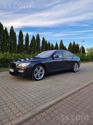 Black BMW 730 2009 in Jelgava, with an engine capacity of 3.00 L and mileage of 320 thousand km for 2100 €, photo 1 on AUTOMOTO.COM.LV