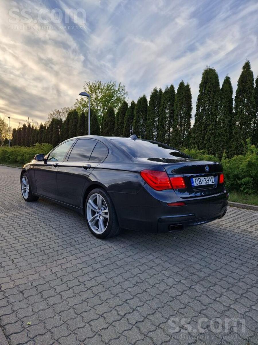 Black BMW 730 2009 in Jelgava, with an engine capacity of 3.00 L and mileage of 320 thousand km for 2100 €, photo 2 on AUTOMOTO.COM.LV