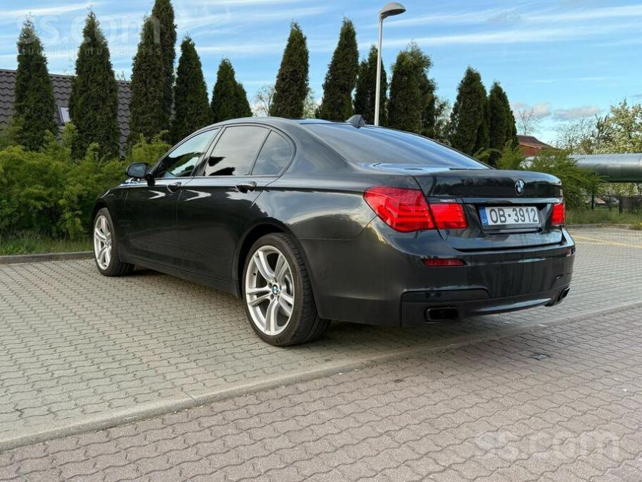 Black BMW 730 2009 in Jelgava, with an engine capacity of 3.00 L and mileage of 320 thousand km for 2100 €, photo 4 on AUTOMOTO.COM.LV
