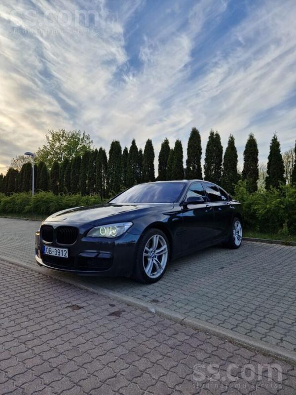 Black BMW 730 2009 in Jelgava, with an engine capacity of 3.00 L and mileage of 320 thousand km for 9750 €, photo 6 on AUTOMOTO.COM.LV