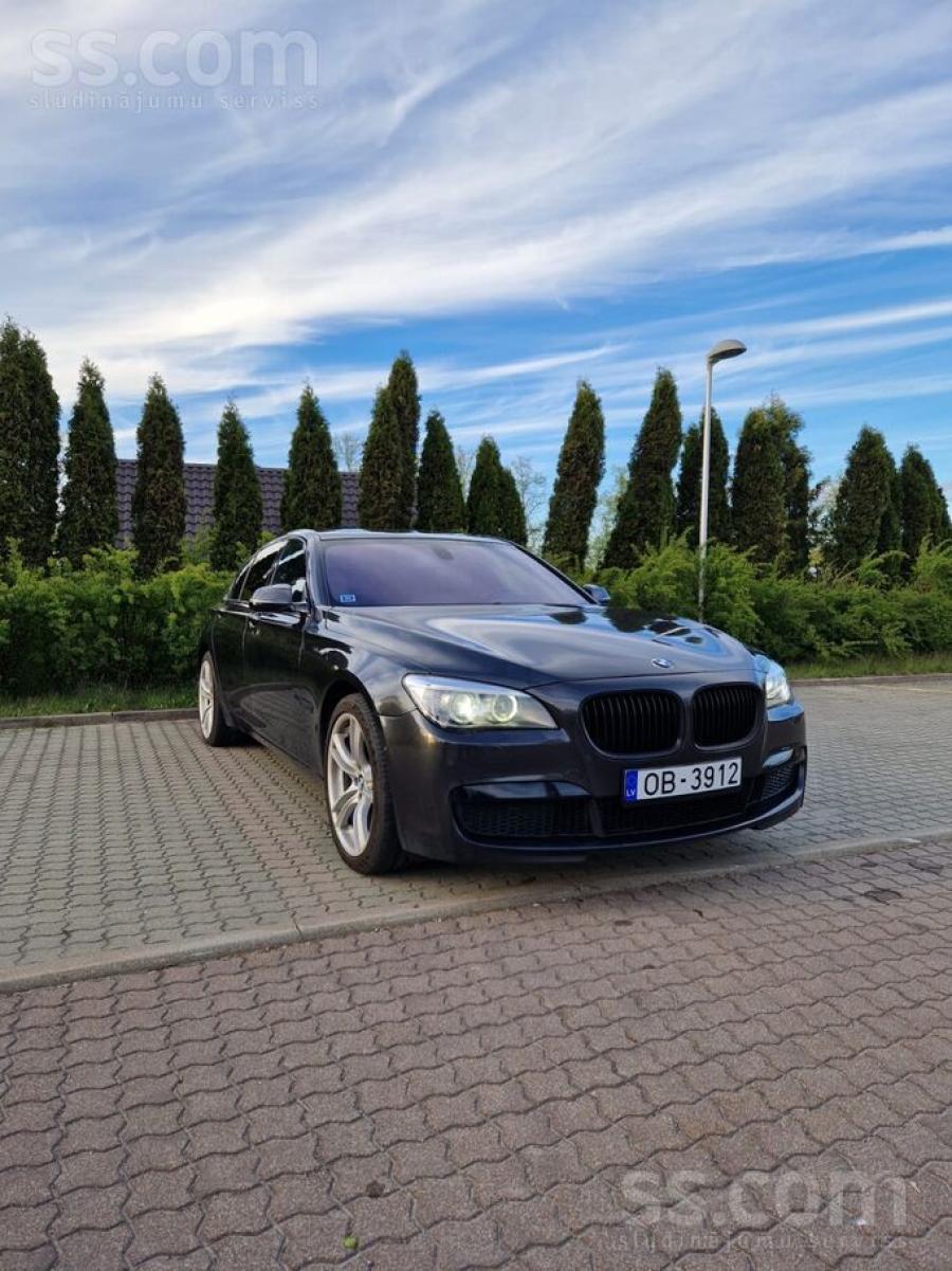 Black BMW 730 2009 in Jelgava, with an engine capacity of 3.00 L and mileage of 320 thousand km for 2100 €, photo 7 on AUTOMOTO.COM.LV