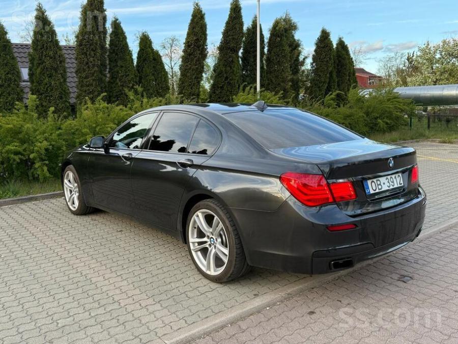 Black BMW 730 2009 in Jelgava, with an engine capacity of 3.00 L and mileage of 320 thousand km for 2100 €, photo 11 on AUTOMOTO.COM.LV