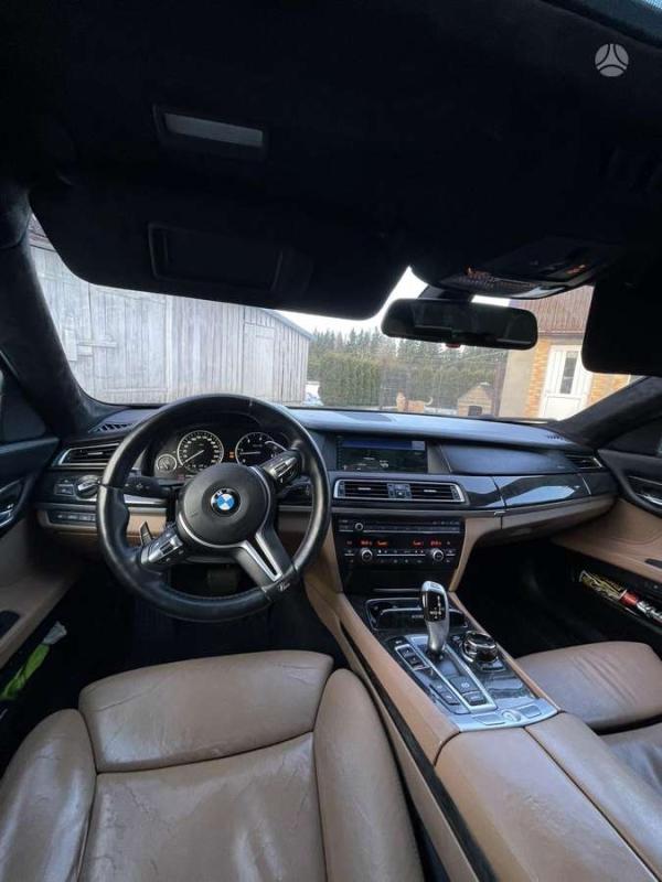 Black BMW 730 2009 in Mazeikiai, with an engine capacity of 3.00 L and mileage of 420 thousand km for 8400 €, photo 3 on AUTOMOTO.COM.LV