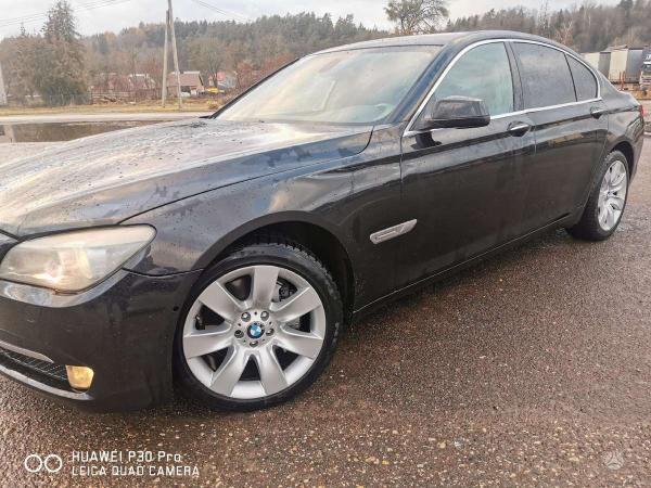 Black BMW 730 2009 in Prienai, with an engine capacity of 2.99 L and mileage of 303 thousand km for 5899 €, photo 1 on AUTOMOTO.COM.LV