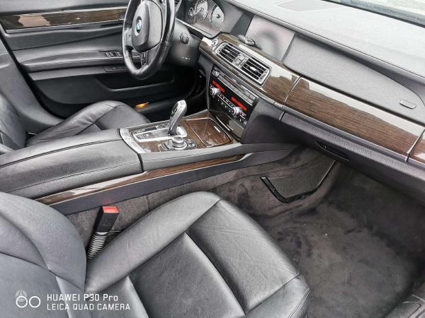 Black BMW 730 2009 in Prienai, with an engine capacity of 2.99 L and mileage of 303 thousand km for 5899 €, photo 7 on AUTOMOTO.COM.LV