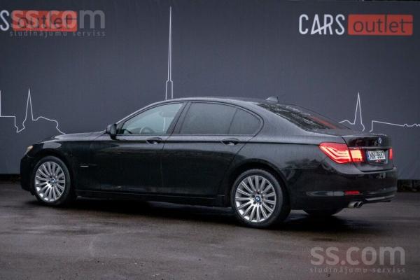 Black BMW 730 2009 in Riga, with an engine capacity of 3.00 L and mileage of 341 thousand km for 9990 €, photo 6 on AUTOMOTO.COM.LV