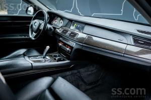 Black BMW 730 2009 in Riga, with an engine capacity of 3.00 L and mileage of 341 thousand km for 9990 €, photo 10 on AUTOMOTO.COM.LV