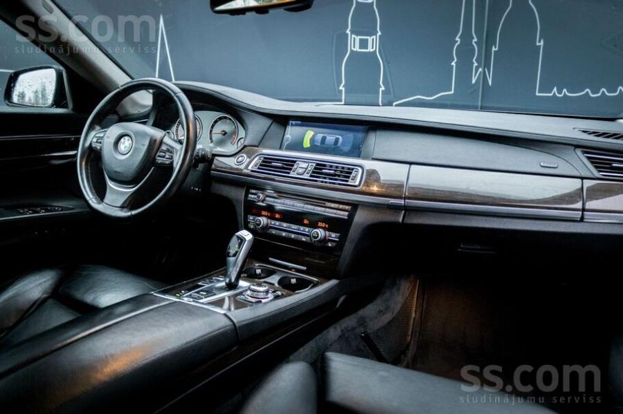 Black BMW 730 2009 in Riga, with an engine capacity of 3.00 L and mileage of 341 thousand km for 9990 €, photo 11 on AUTOMOTO.COM.LV