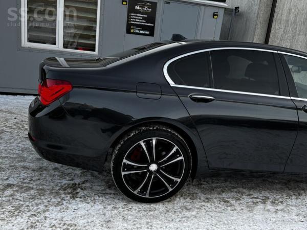 Melns BMW 730 2009 Daugavpils, ar dzinēja tilpumu 3.00 L un nobraukumu 0 tūkst. km par 9500 €, foto 10 vietnē AUTOMOTO.COM.LV