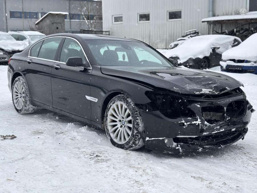 Melns BMW 730 2009 Utena, ar dzinēja tilpumu 2.99 L un nobraukumu 241 tūkst. km par 5499 €, foto 2 vietnē AUTOMOTO.COM.LV
