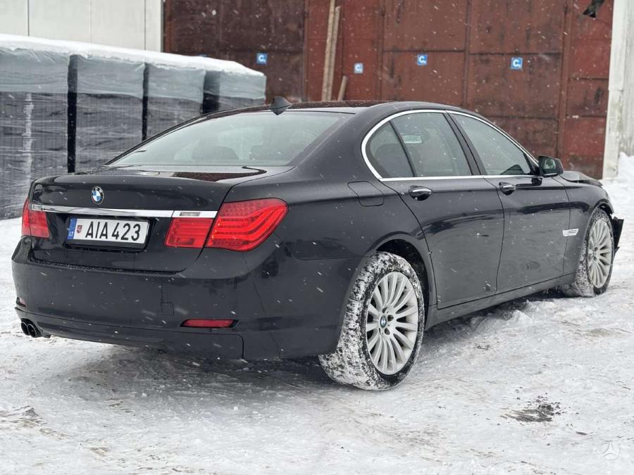 Melns BMW 730 2009 Utena, ar dzinēja tilpumu 2.99 L un nobraukumu 241 tūkst. km par 5499 €, foto 3 vietnē AUTOMOTO.COM.LV