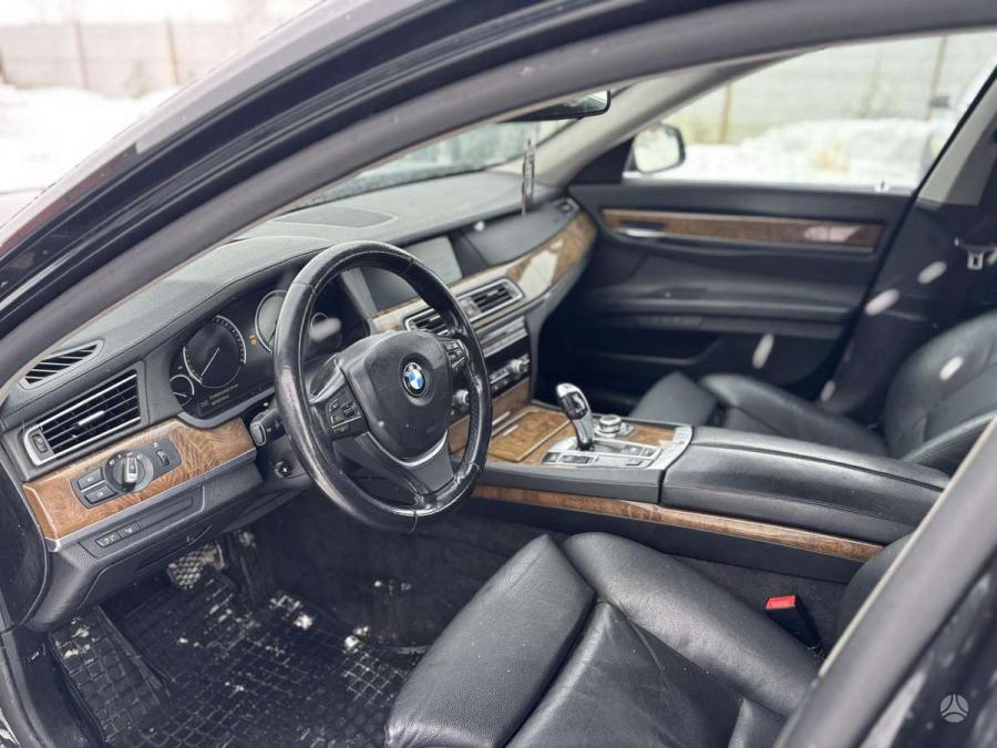 Melns BMW 730 2009 Utena, ar dzinēja tilpumu 2.99 L un nobraukumu 241 tūkst. km par 5499 €, foto 12 vietnē AUTOMOTO.COM.LV