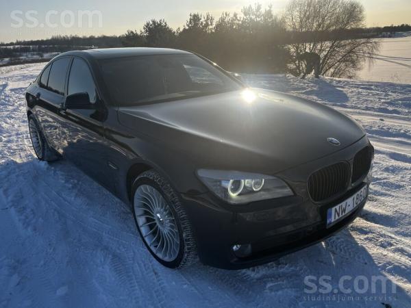 Black BMW 730 2009 in Daugavpils, with an engine capacity of 3.00 L and mileage of 230 thousand km for 11700 €, photo 2 on AUTOMOTO.COM.LV