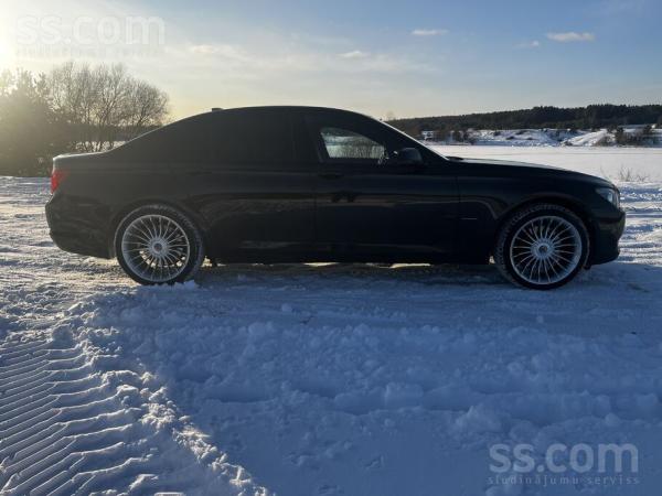 Black BMW 730 2009 in Daugavpils, with an engine capacity of 3.00 L and mileage of 230 thousand km for 11700 €, photo 5 on AUTOMOTO.COM.LV