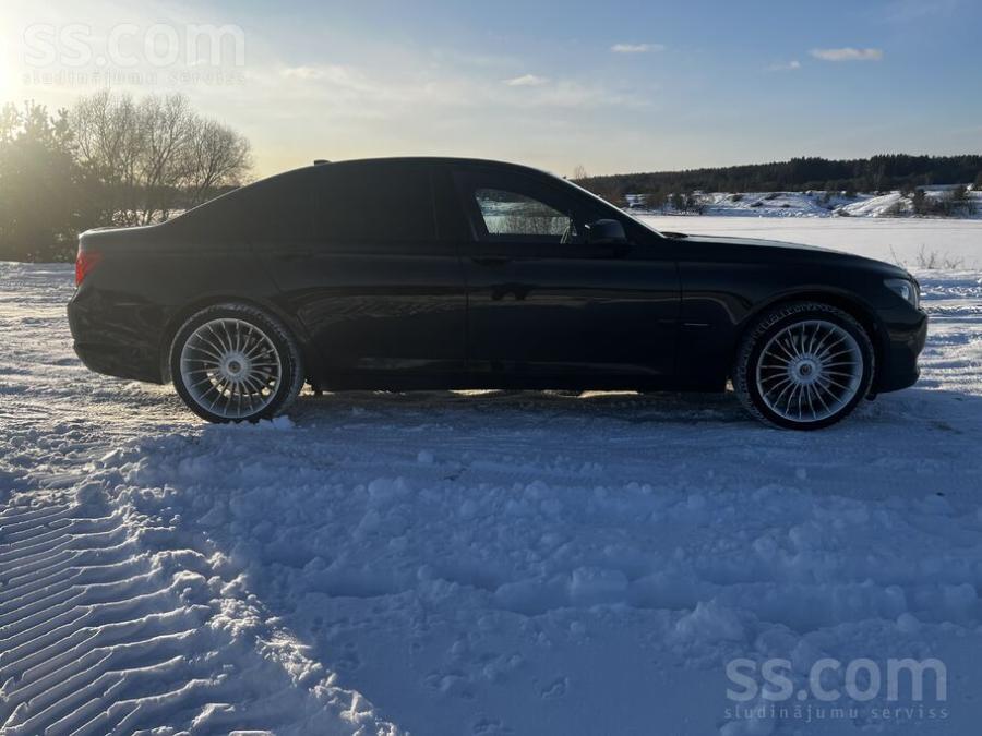 Black BMW 730 2009 in Daugavpils, with an engine capacity of 3.00 L and mileage of 230 thousand km for 11700 €, photo 5 on AUTOMOTO.COM.LV