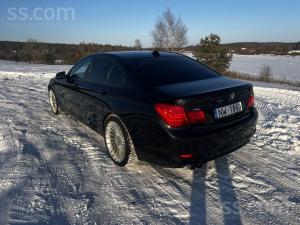 Black BMW 730 2009 in Daugavpils, with an engine capacity of 3.00 L and mileage of 230 thousand km for 11700 €, photo 9 on AUTOMOTO.COM.LV