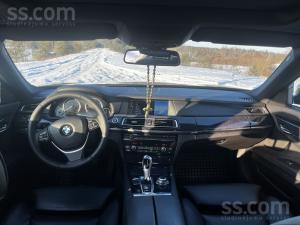 Black BMW 730 2009 in Daugavpils, with an engine capacity of 3.00 L and mileage of 230 thousand km for 11700 €, photo 10 on AUTOMOTO.COM.LV