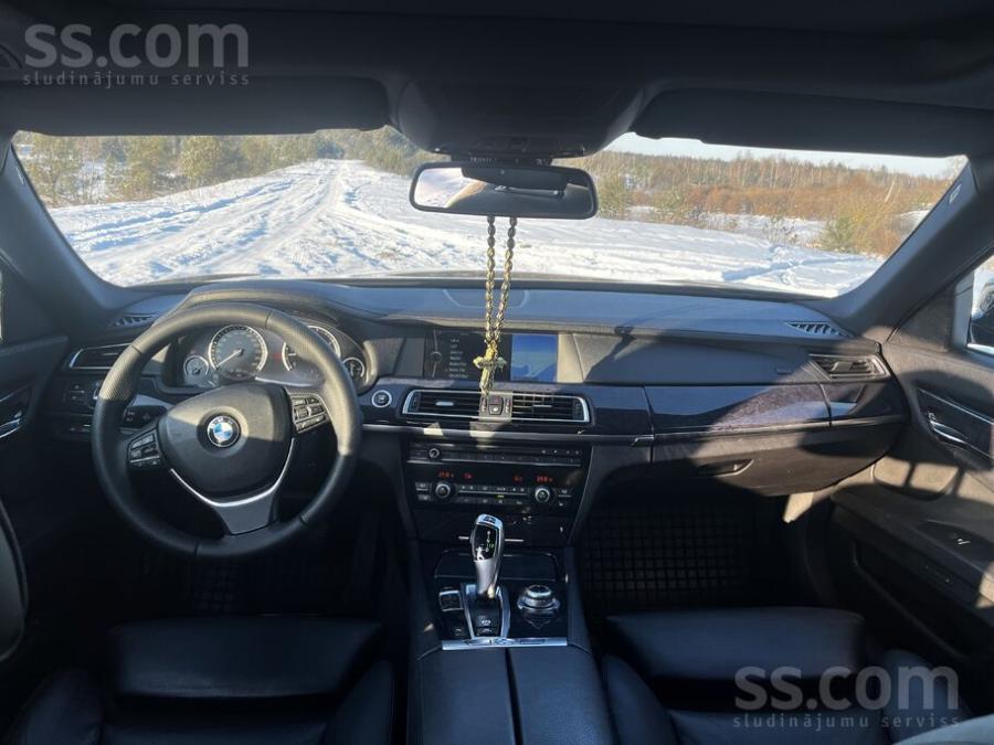 Black BMW 730 2009 in Daugavpils, with an engine capacity of 3.00 L and mileage of 230 thousand km for 11700 €, photo 10 on AUTOMOTO.COM.LV