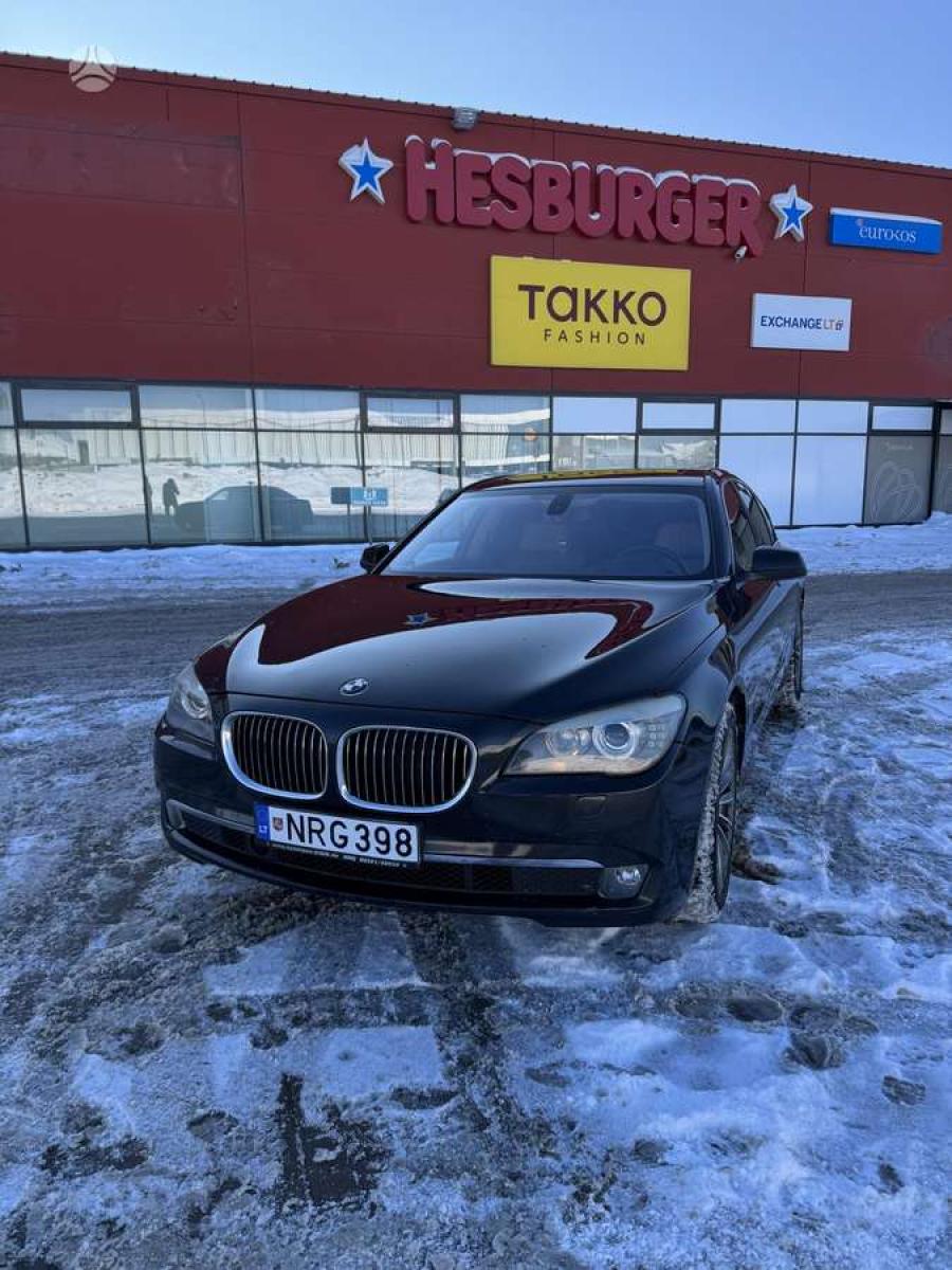 Black BMW 730 2009 in Vilnius, with an engine capacity of 2.99 L and mileage of 400 thousand km for 7850 €, photo 2 on AUTOMOTO.COM.LV