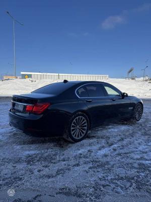 Black BMW 730 2009 in Vilnius, with an engine capacity of 2.99 L and mileage of 400 thousand km for 7850 €, photo 3 on AUTOMOTO.COM.LV