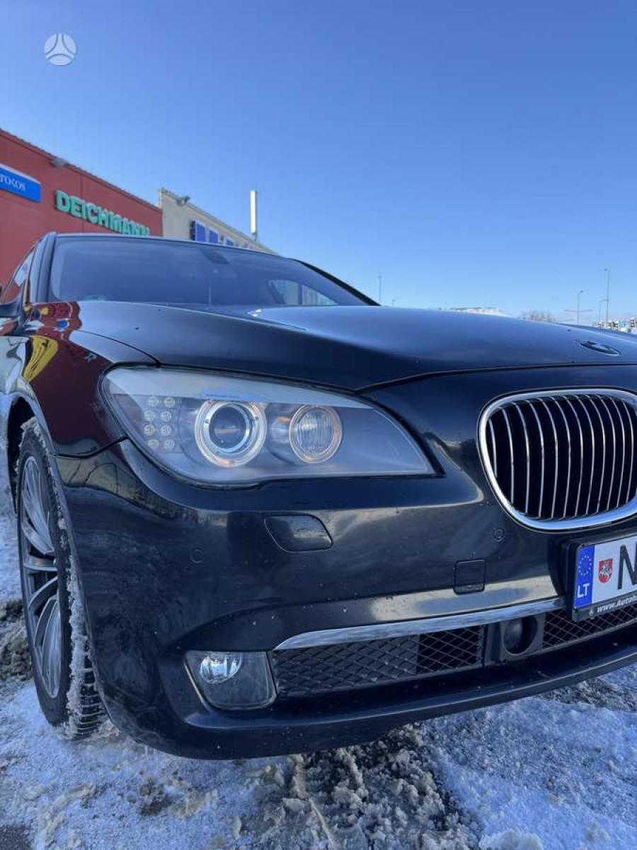 Black BMW 730 2009 in Vilnius, with an engine capacity of 2.99 L and mileage of 400 thousand km for 7850 €, photo 5 on AUTOMOTO.COM.LV