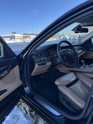 Black BMW 730 2009 in Vilnius, with an engine capacity of 2.99 L and mileage of 400 thousand km for 7850 €, photo 9 on AUTOMOTO.COM.LV