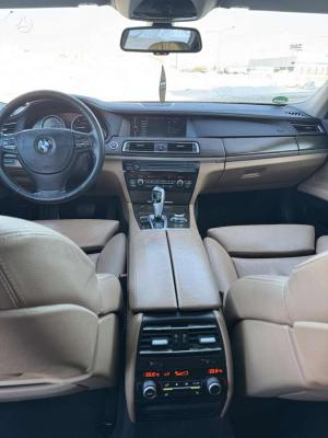 Black BMW 730 2009 in Vilnius, with an engine capacity of 2.99 L and mileage of 400 thousand km for 7850 €, photo 11 on AUTOMOTO.COM.LV
