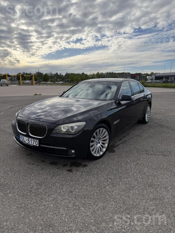 Black BMW 730 2009 in Liepaja, with an engine capacity of 3.00 L and mileage of 243 thousand km for 9450 €, photo 1 on AUTOMOTO.COM.LV