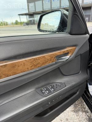 Melns BMW 730 2009 Liepāja, ar dzinēja tilpumu 3.00 L un nobraukumu 243 tūkst. km par 9450 €, foto 10 vietnē AUTOMOTO.COM.LV